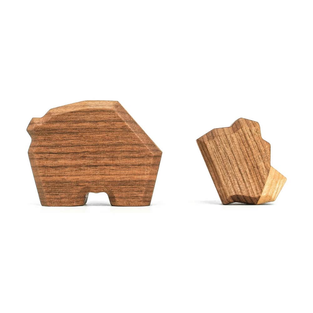 FableWood - Lille Bjørn - H 8 cm - Magnetisk - Valnødde-/asketræ | Imerco