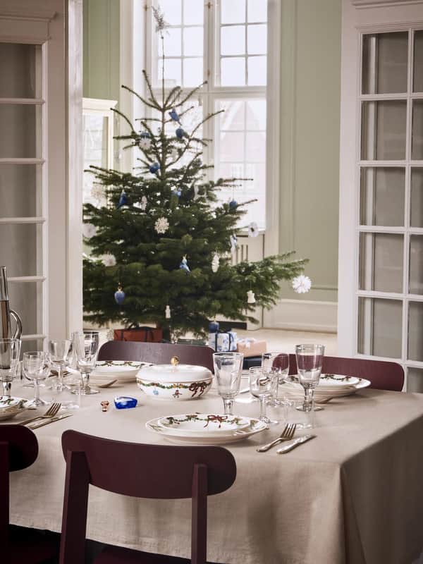 Royal Copenhagen - Stjerne Riflet Jul Skål m. låg - Ø 21 cm - Porcelæn ...